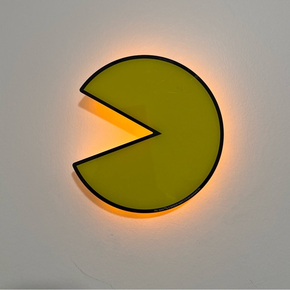 Pac-Man | Wall Decor | Pacman Light Up Silhouette Wall Sign Yellow ...